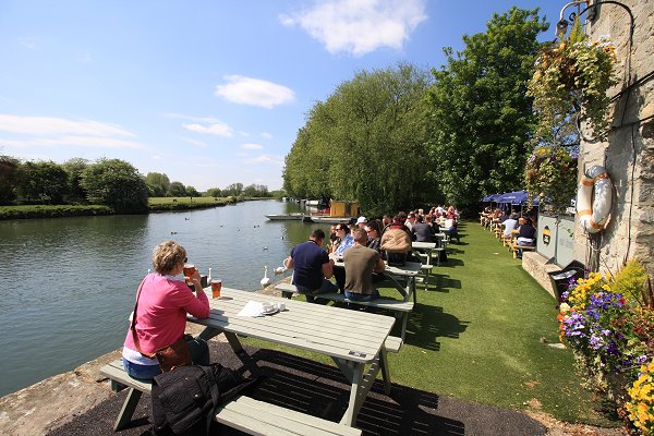 Swindon Pubs | The full guide to pubs in Swindon & surrounding area