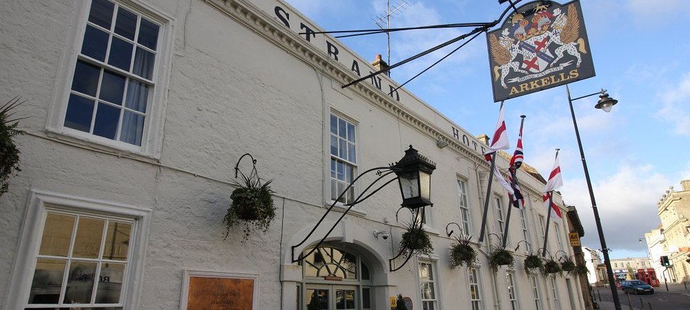 The Lansdowne, Calne, hotel, restaurant, bar & function rooms in Calne ...