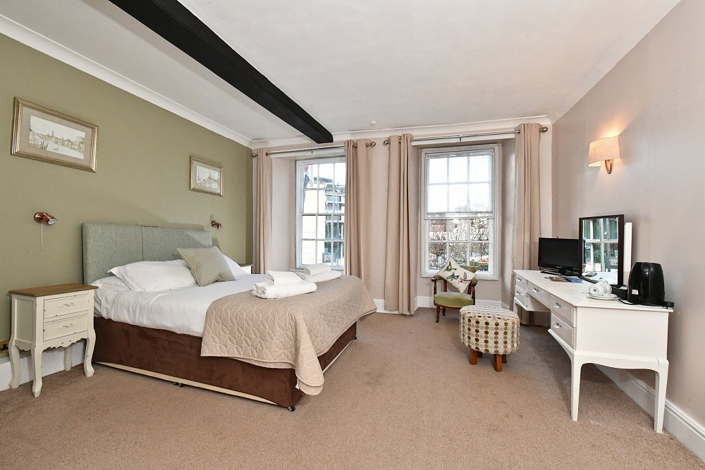 The Lansdowne Strand, Calne, hotel, restaurant, bar & function rooms in ...