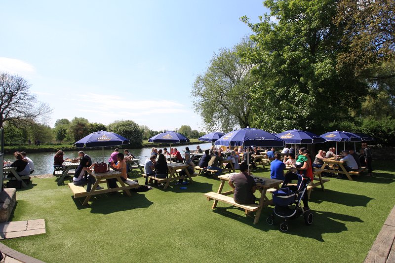 Lechlade Accommodation/Bed/Breakfast/Swindon | Riverside Pub, Lechlade ...