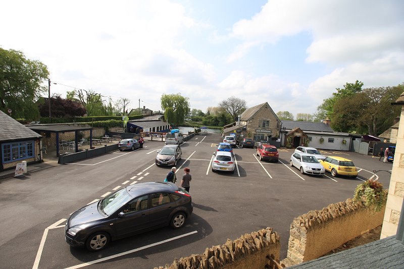 Lechlade Accommodation/Bed/Breakfast/Swindon | Riverside Pub, Lechlade ...