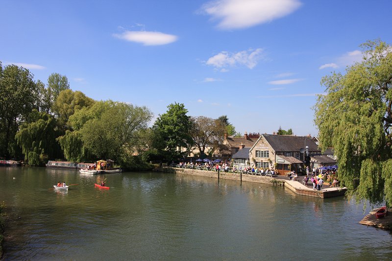 Lechlade Accommodation/Bed/Breakfast/Swindon | Riverside Pub, Lechlade ...