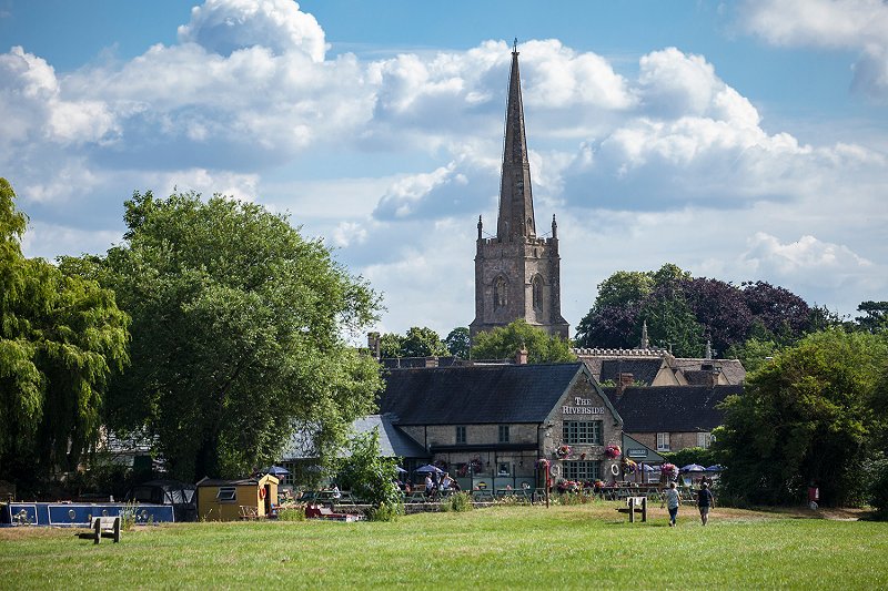 Lechlade Accommodation/Bed/Breakfast/Swindon | Riverside Pub, Lechlade ...