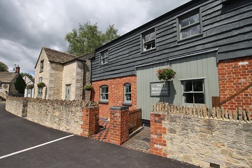 Lechlade Accommodation/Bed/Breakfast/Swindon | Riverside Pub, Lechlade ...