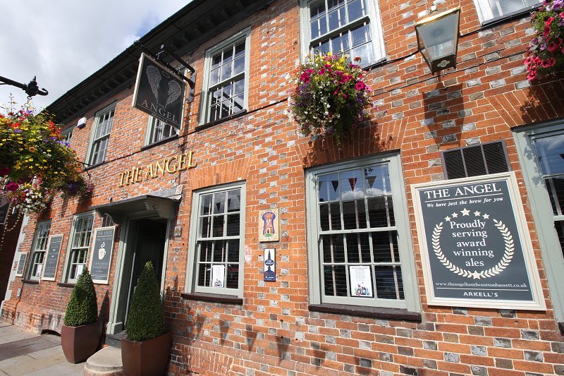 Angel Hotel, Bar & Pub Food Royal Wootton Bassett, Swindon