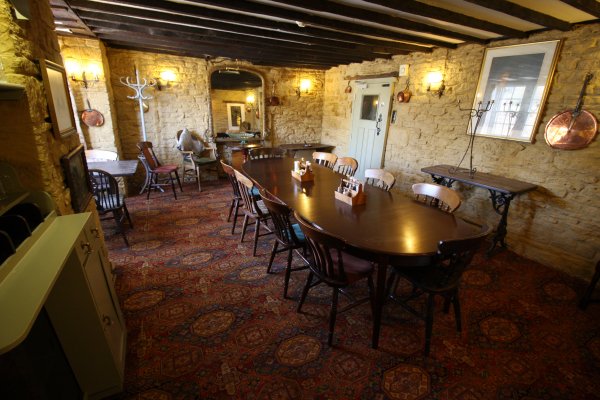 The Highwayman | pub food & Sunday lunch near Cirencester on the A417