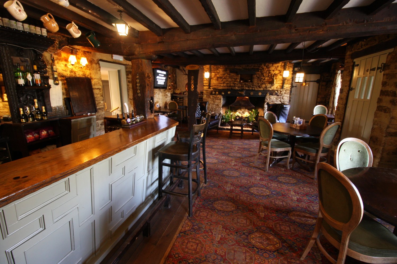 The Highwayman | pub food & Sunday lunch near Cirencester on the A417