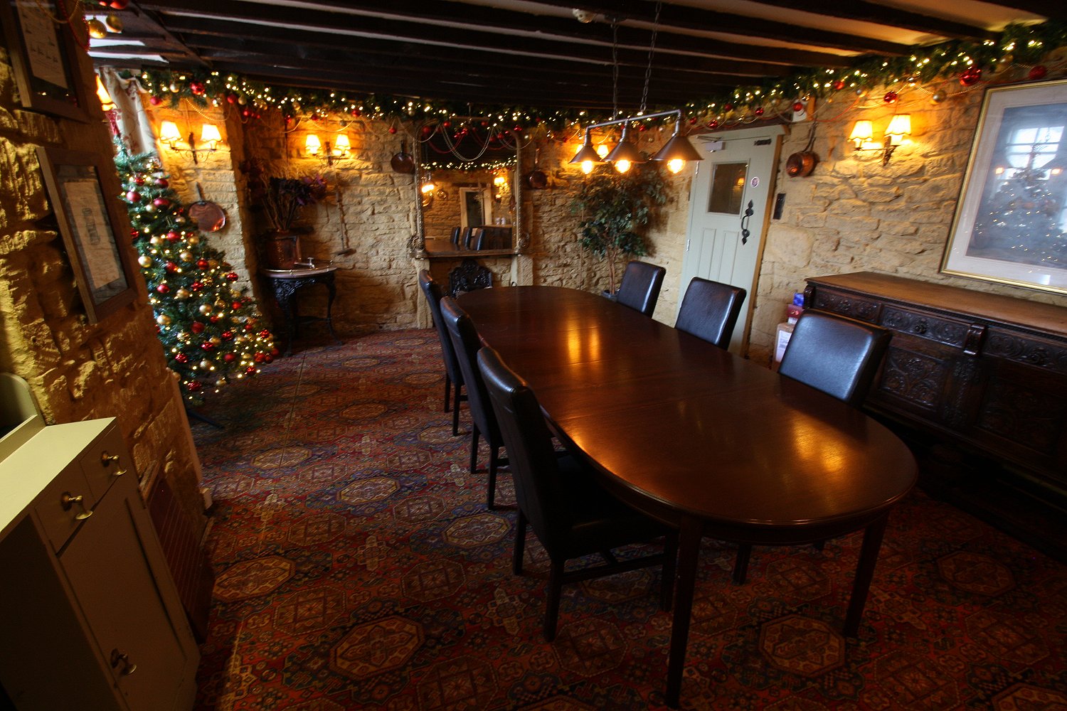 The Highwayman | pub food & Sunday lunch near Cirencester on the A417