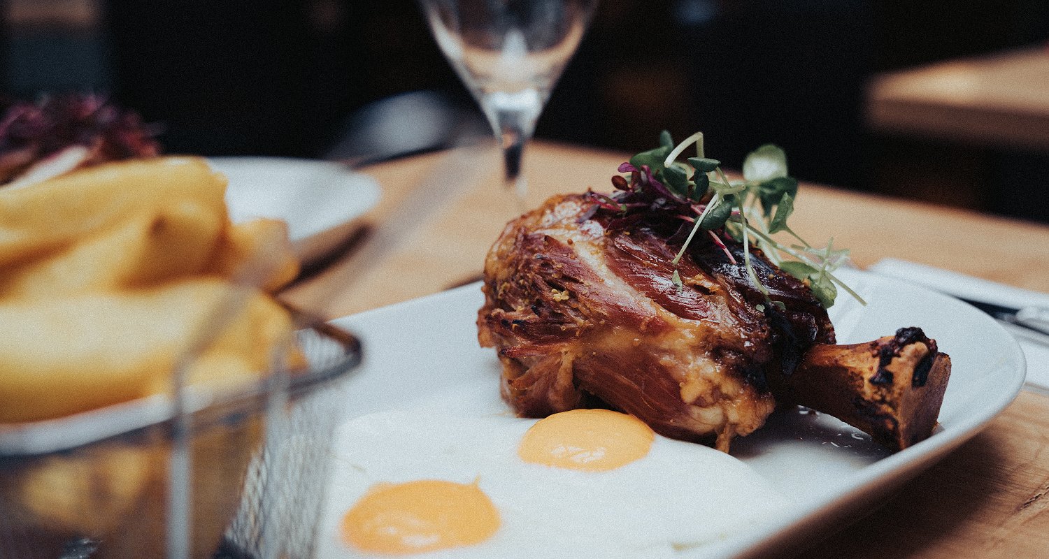 The Kings, Old Town, Swindon | SKY-Sports-TNT-function-rooms/pub-food ...